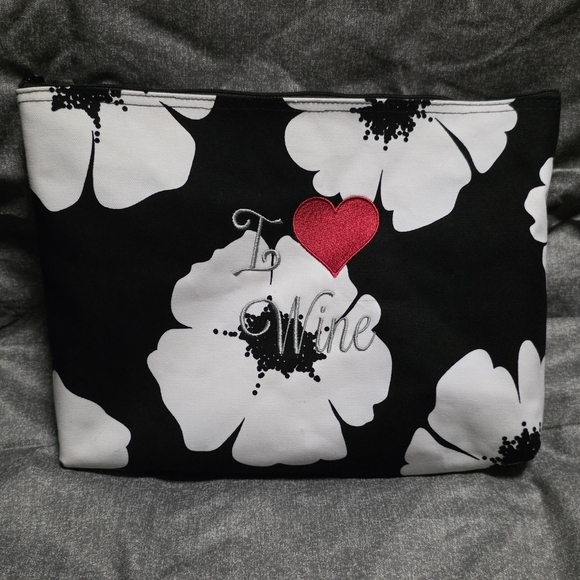 thirty-one | Bags | Thirty One Large Zipper Pouch Poppy Print I Wine ...